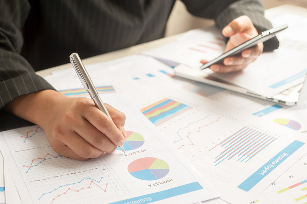 The Behavior Patterns of Bad Customers